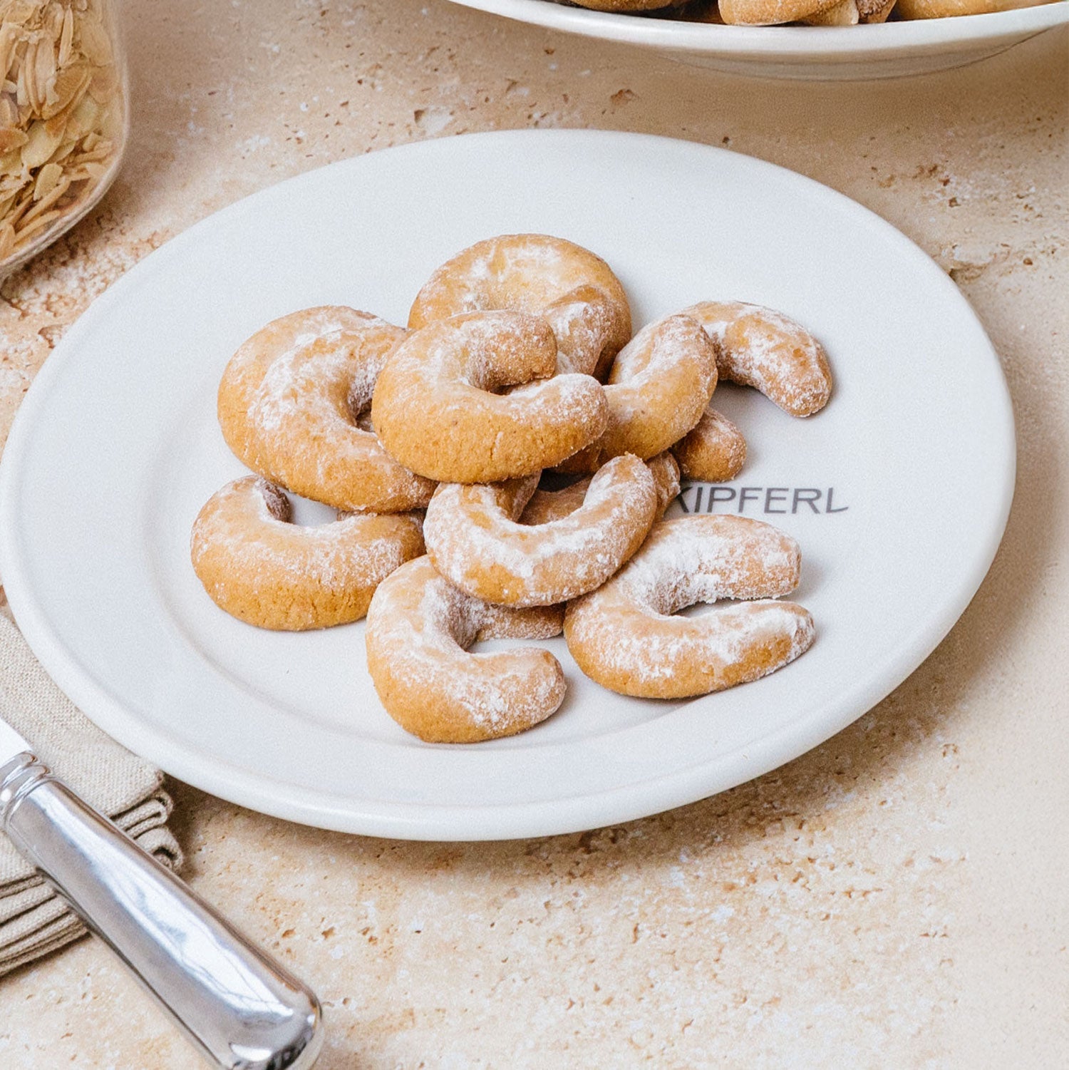 Austrian Cookies Premium Photo | Traditional Austrian Cookies With Jam